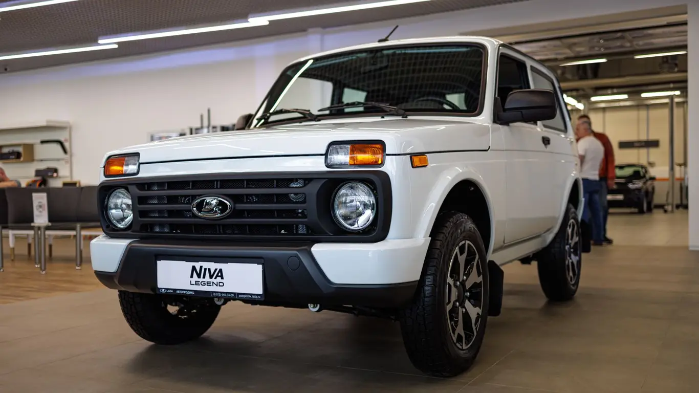 Обновлённая LADA Niva Legend выходит из тени с современной оптикой | Мой Брянск